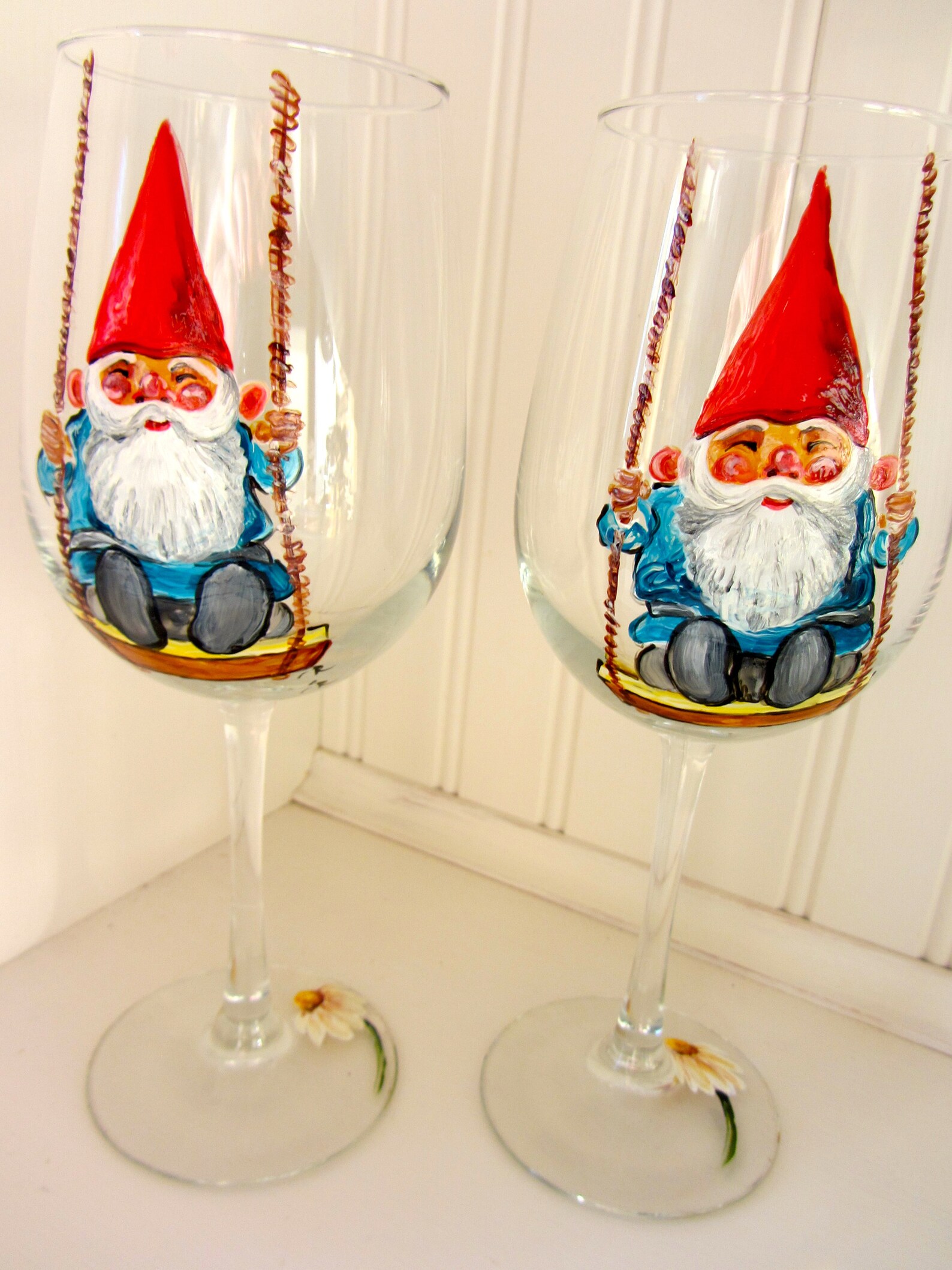 Gnome Wine Glasss. Hand Painted Gnome - Etsy