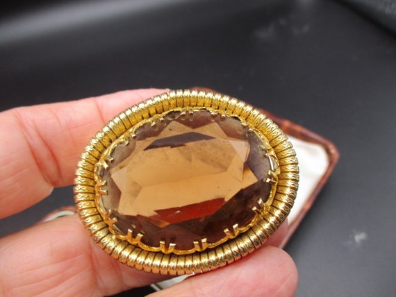 Vintage 1950s Topaz Glass Brooch: Gold Plated Victori… - Gem