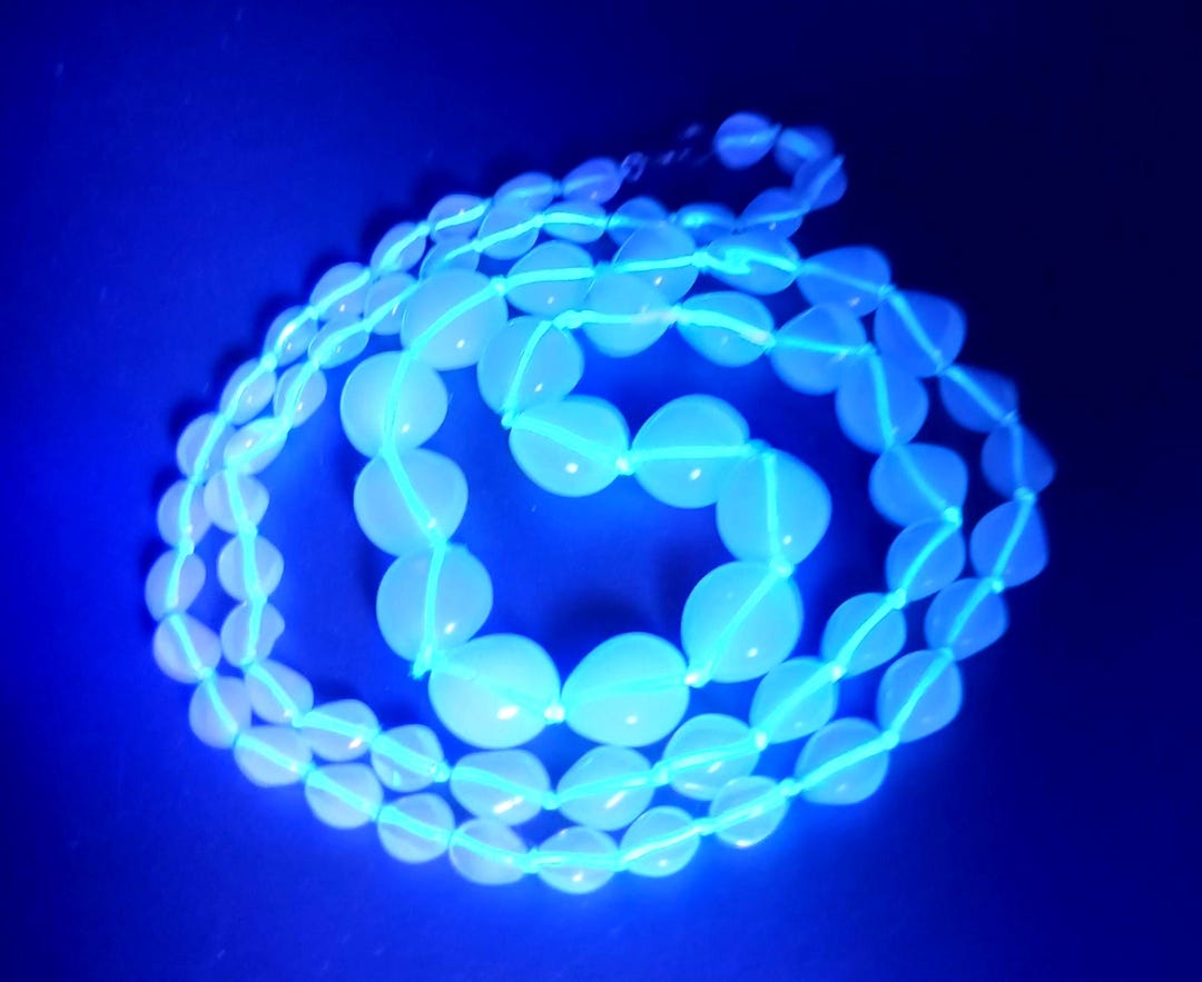 Art Deco 1930s UV REACTIVE URANIUM Opalescent Glass Beads Hand Knotted ...