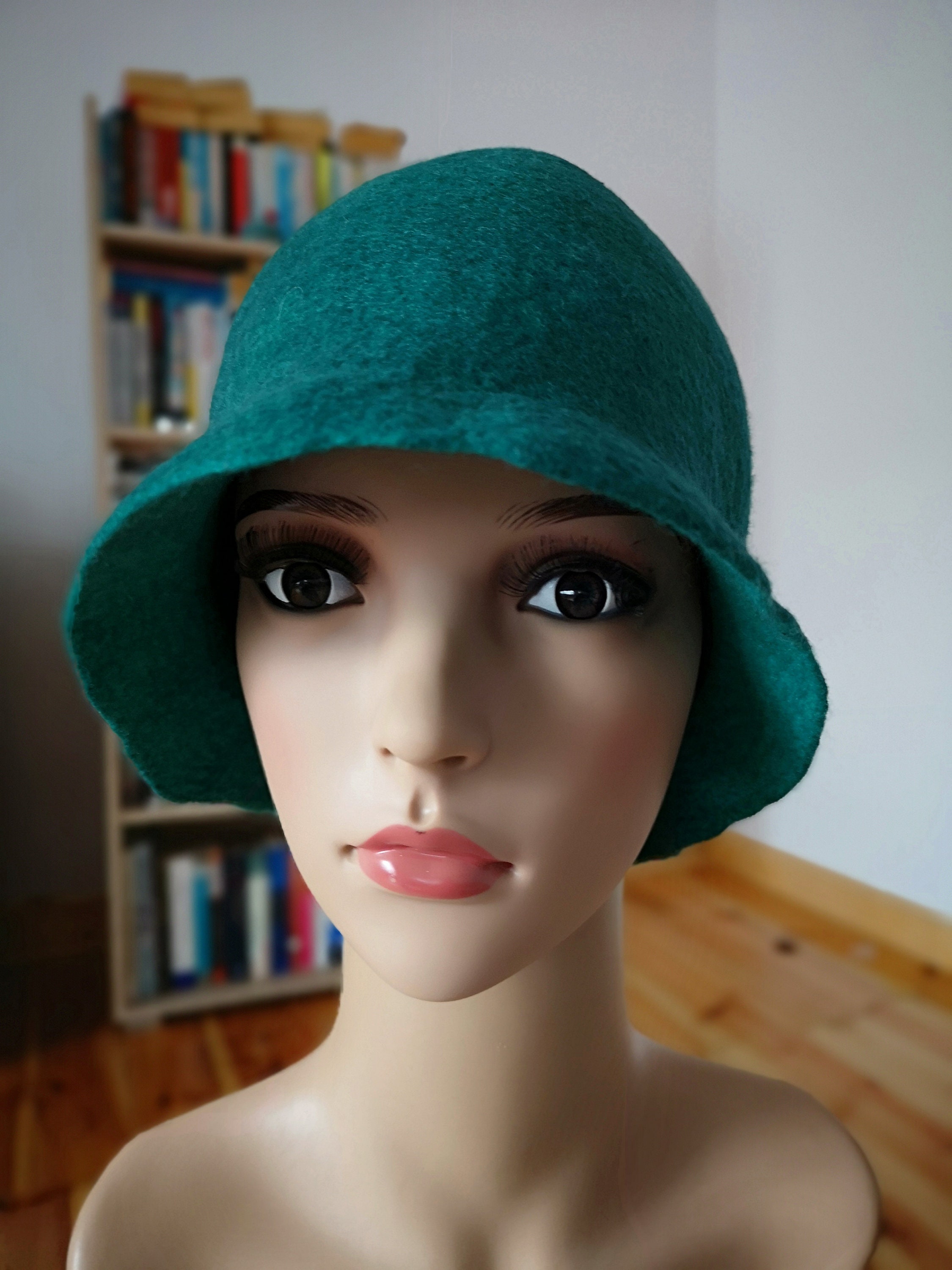 Green Set: Ruffle Scarf and Cloche Hat, Emerald Gift for Her, Felted ...