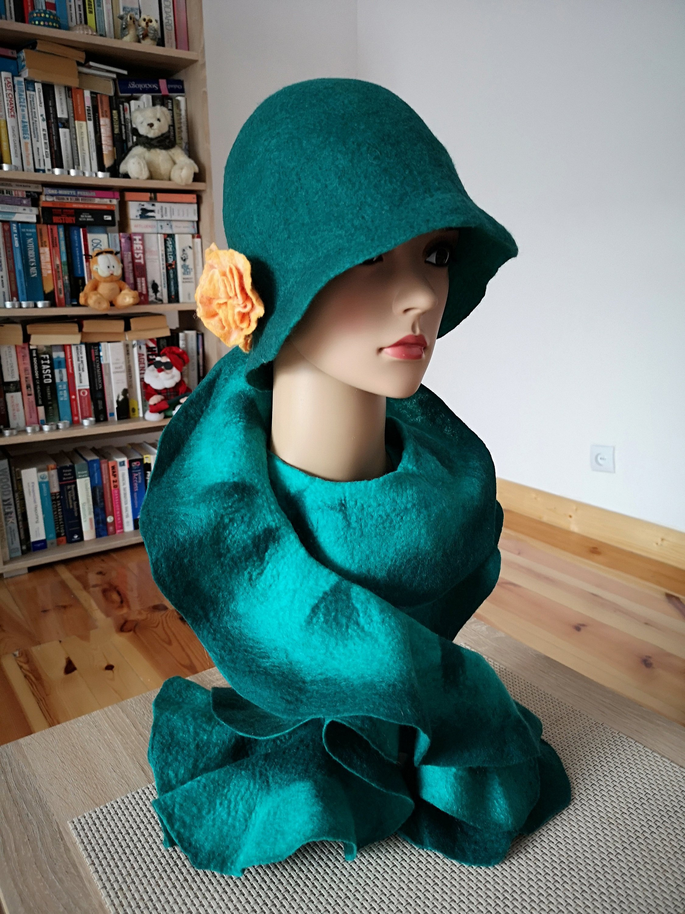 Green Set: Ruffle Scarf and Cloche Hat, Emerald Gift for Her, Felted ...