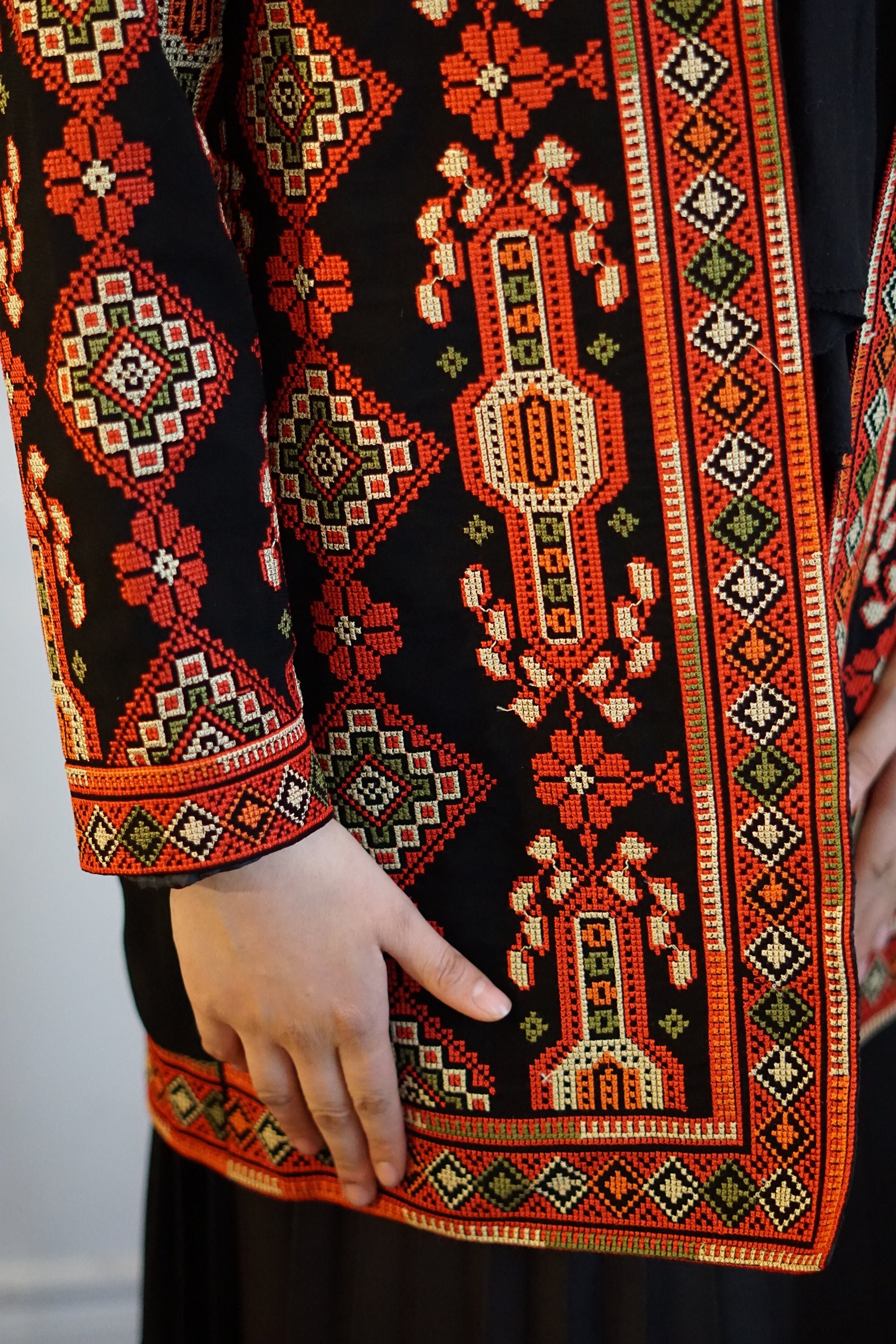 Palestinian Modern & Unique Floral Embroidery/tatreez Long Sleeve Open ...