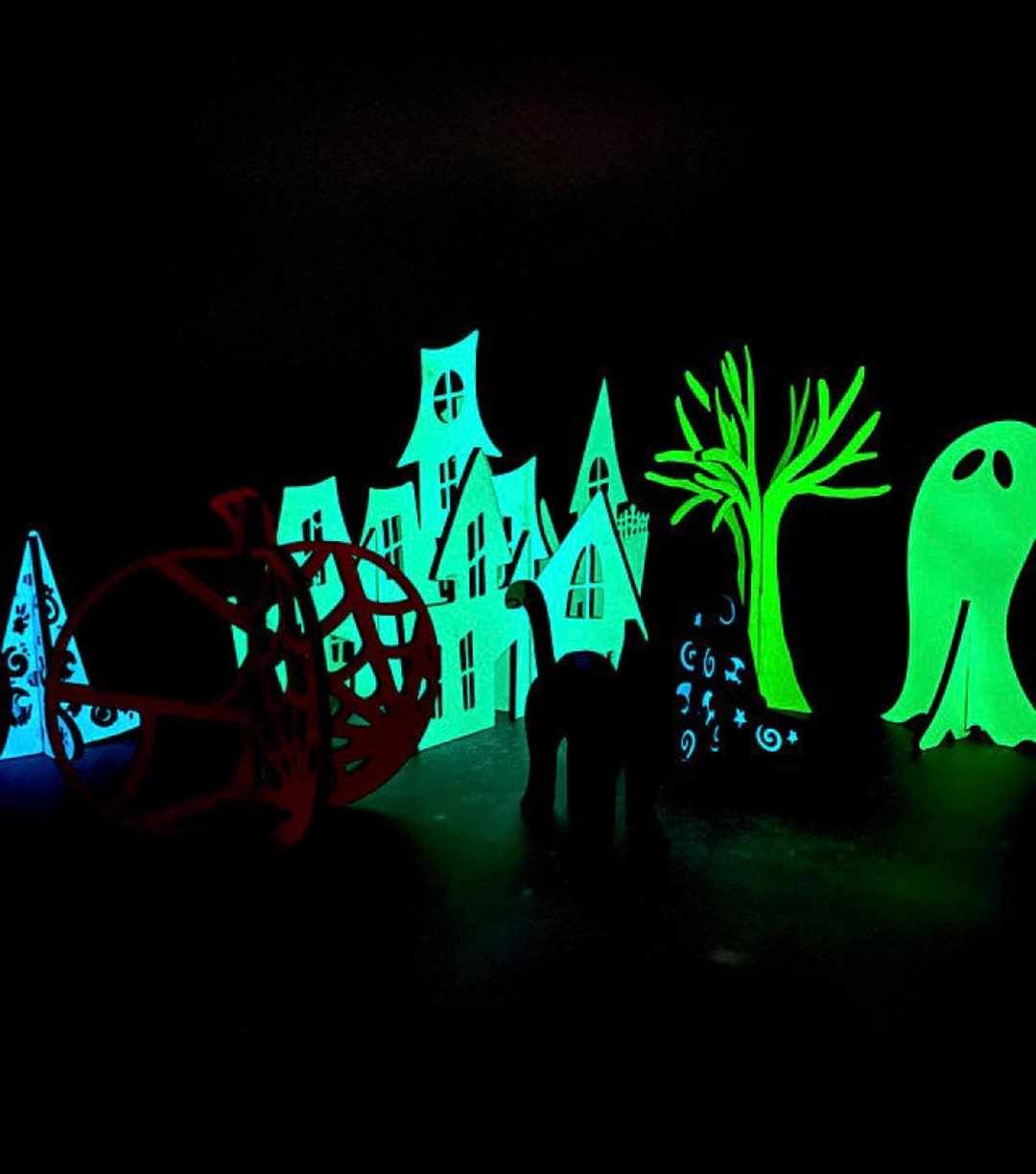 3D Halloween Scene - Haunted House, Cat, Witch Hat, Cauldron, Pumpkin ...