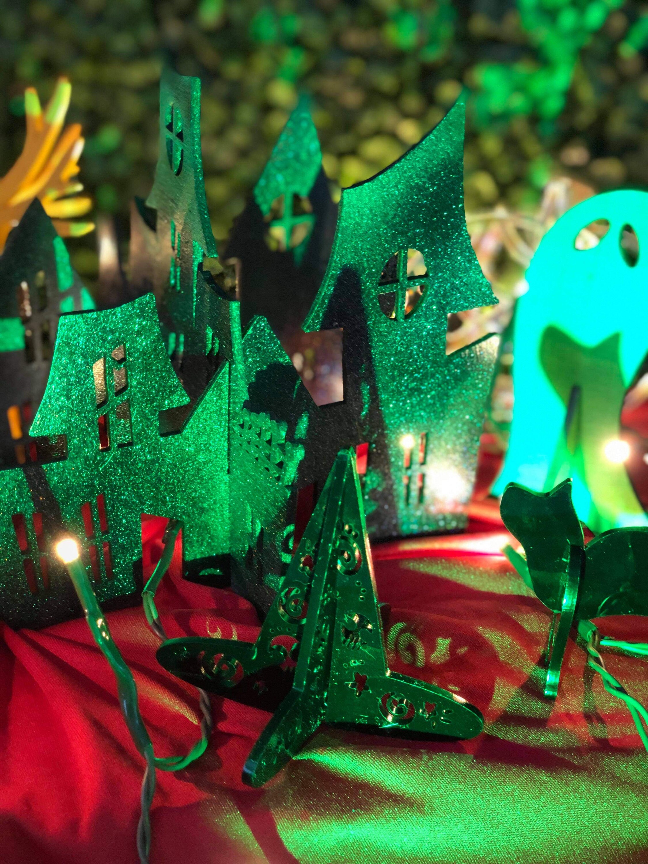 3D Halloween Scene - Haunted House, Cat, Witch Hat, Cauldron, Pumpkin ...