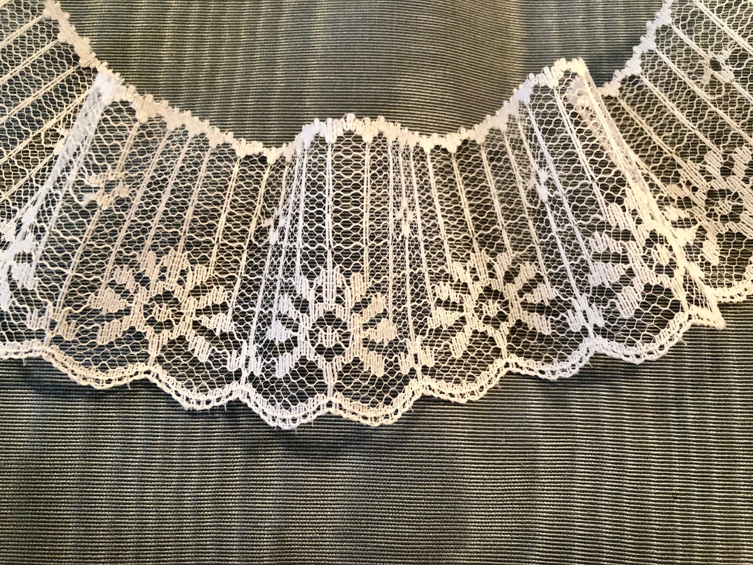 SALE! 2 1/2”white Lace Trim, Lace Streamers, 5 Yards -B3, Wedding Table ...