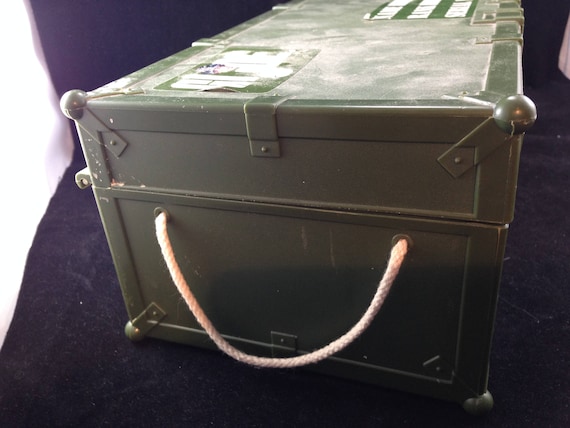 Plastic Footlockers And Trunks