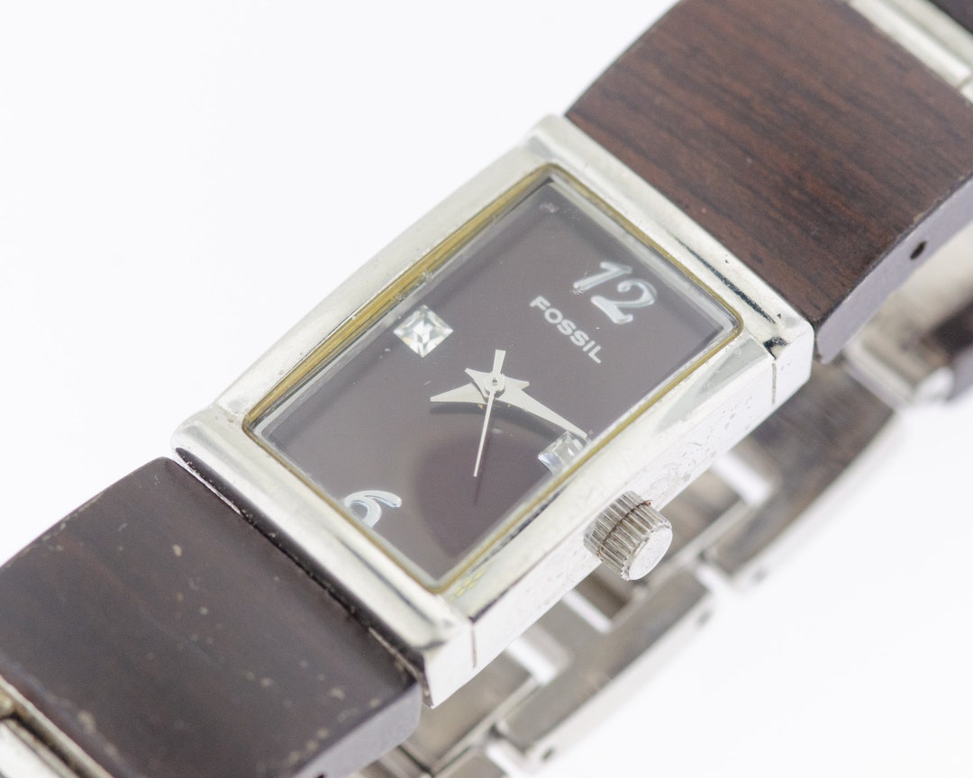 Vintage Fossil F2 ES-1719 Two Diamond Marker Brown Dial Faux Wood ...