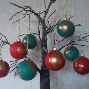 Christmas Travel Gift. Map Globe Bauble Ornament 8cm. World Map Bauble ...