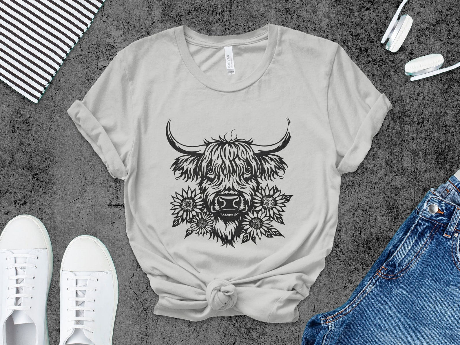 Highlander Cow With Flowers Digital SVG Cut, Vector Image,highland Cow ...