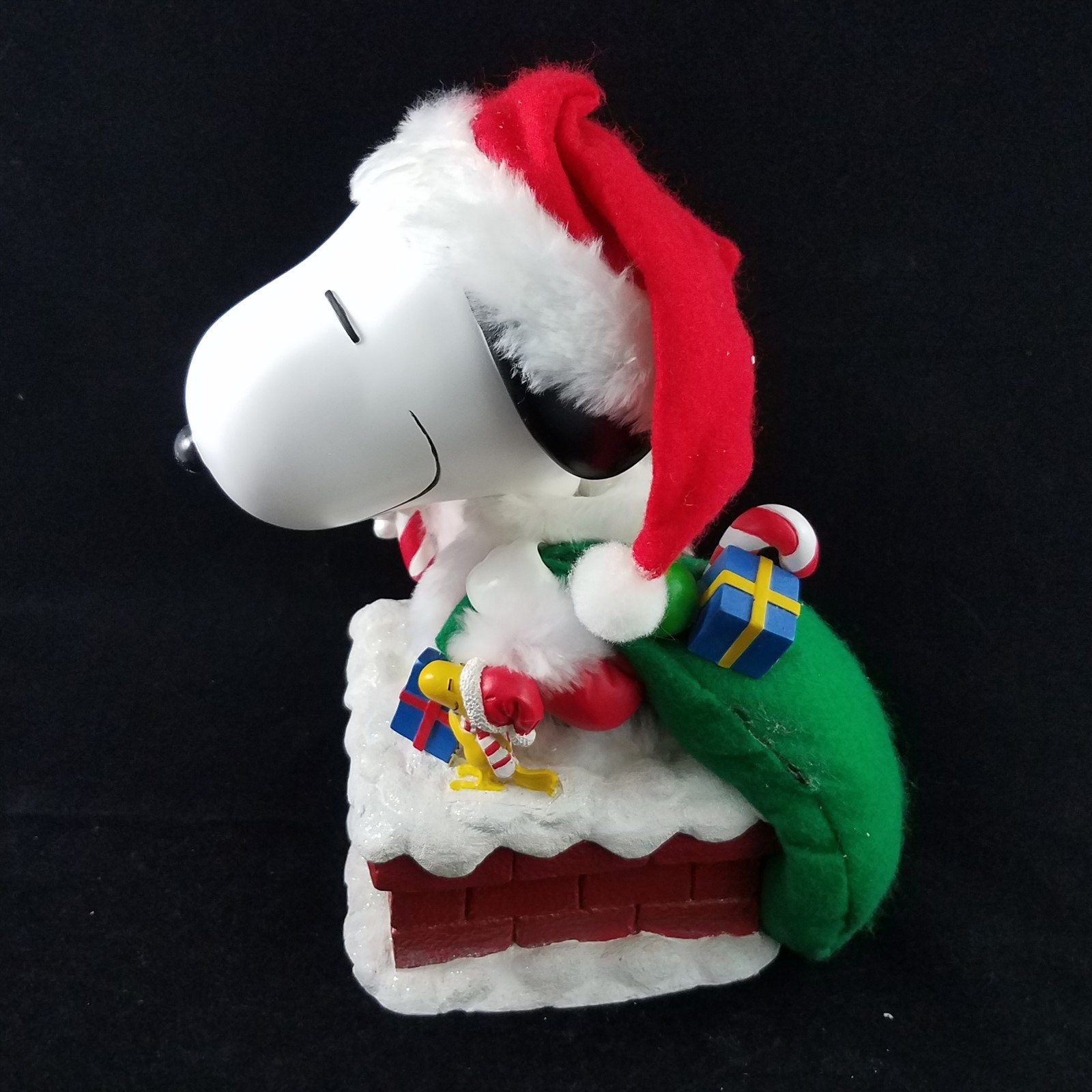 Peanuts Snoopy Santa Claus Animated Musical Tabletop Christmas ...