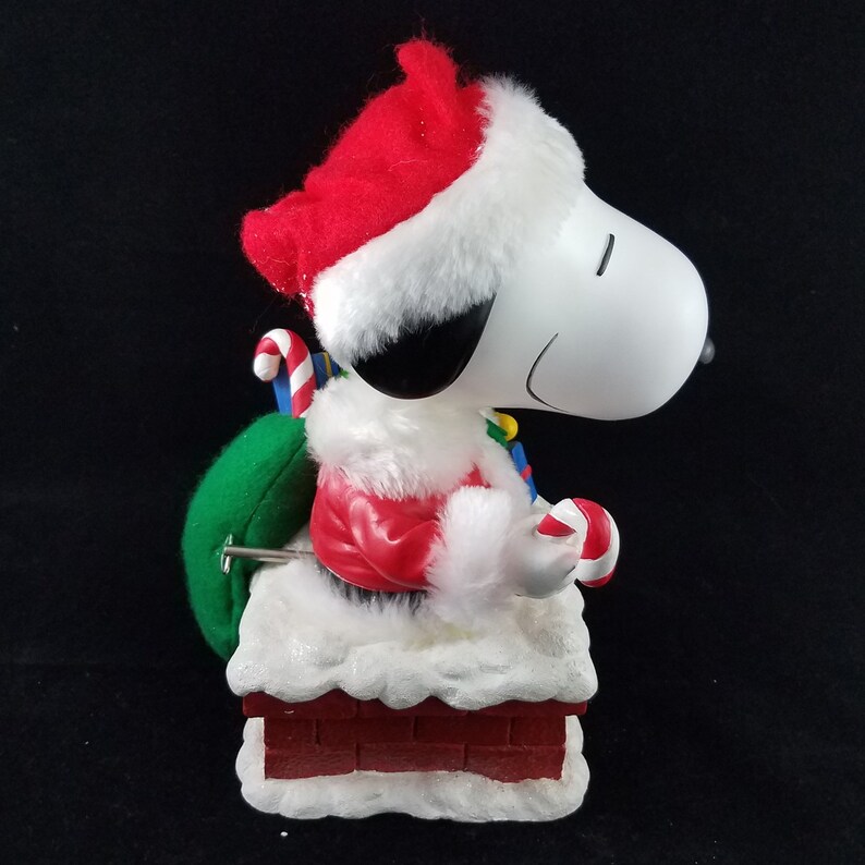 Peanuts Snoopy Santa Claus Animated Musical Tabletop Christmas ...