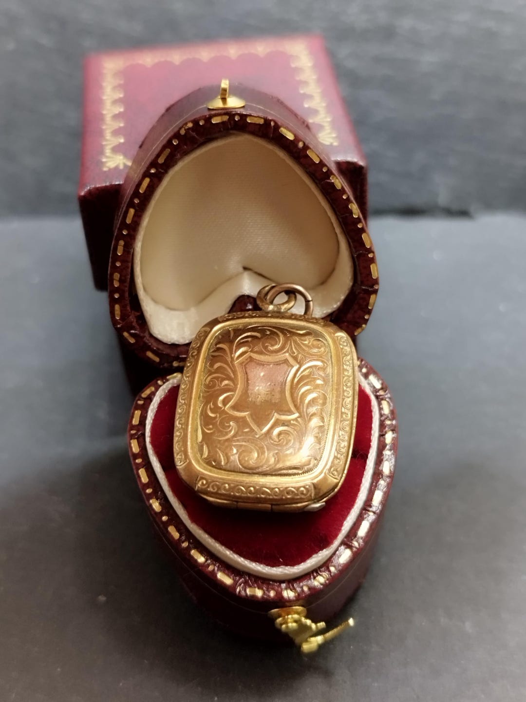 1900s Victorian Rectangular Photo Locket in Pinchbeck Engraved Antique ...