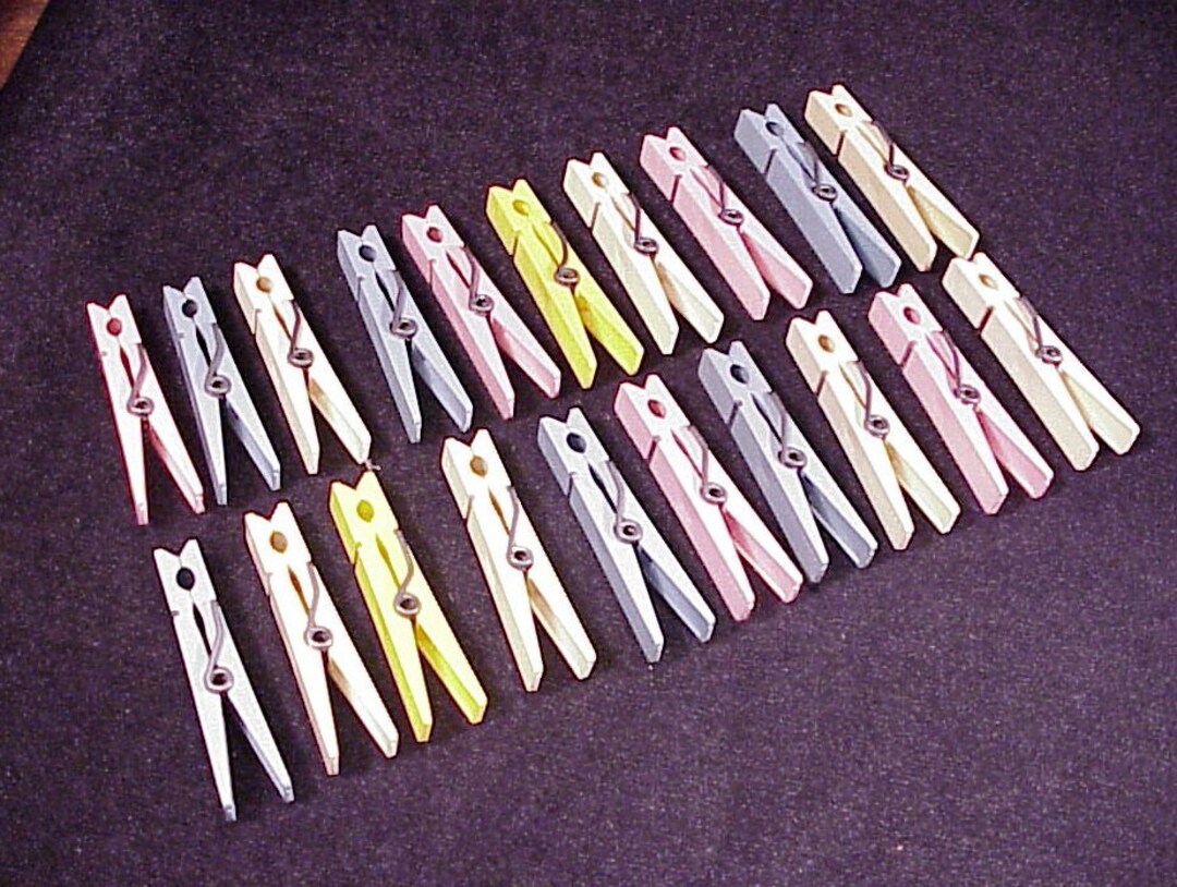 Lot of 20 Vintage Color Plastic Clothespins, 8 Beige, 5 Pink, 5 Blue, 2 ...