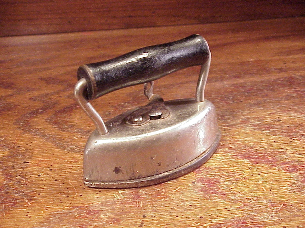 Vintage A-best-o Small Sad Iron No. 602 With Top Part Black - Etsy