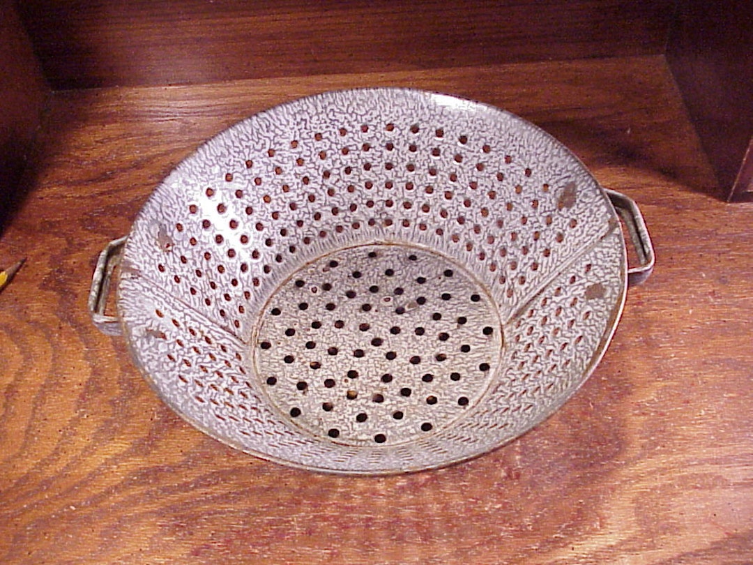 Vintage Rustic Gray Enamelware Metal Colander Strainer, Kitchen, Home ...