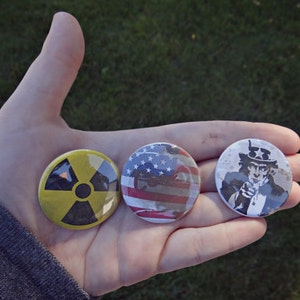 The Last of Us Set of 3 Ellie Cosplay Buttons - Etsy