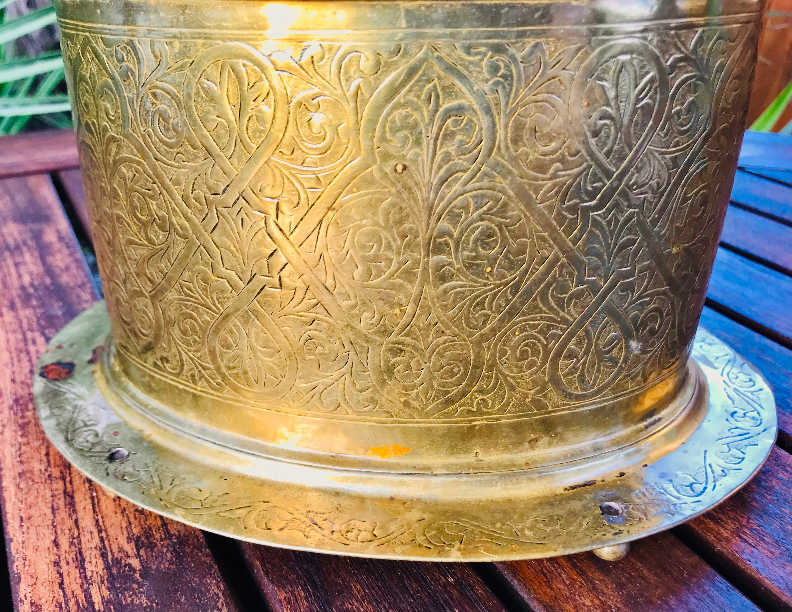 GRAN URNA INDIA De Laton Caja Antigua Con Tapa Para Te Especias O Tabaco Arte étnico Contenedor ...