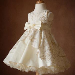 Kinley's Cascading Flounce Top & Dress and Bella's Dress and Maxi. PDF ...