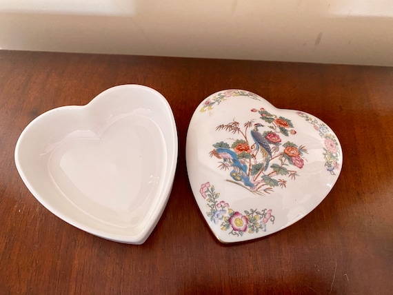 Iconic Wedgwood Kutani Crane heart shaped trinket dis… - Gem