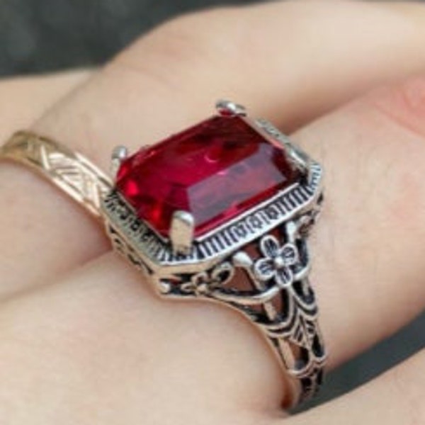 Victorian Style Ring - Etsy