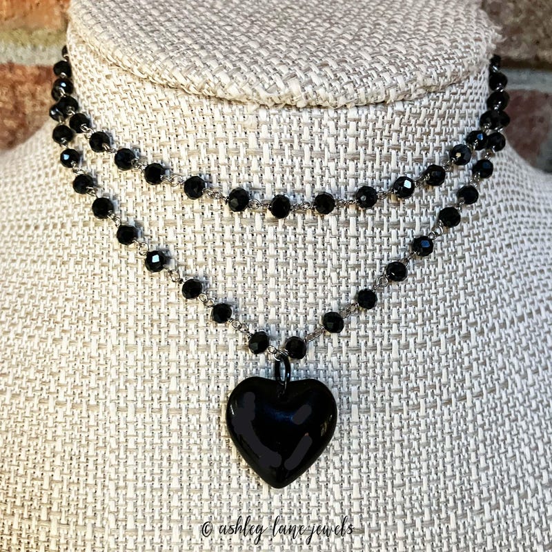 Black Heart Necklace - Etsy