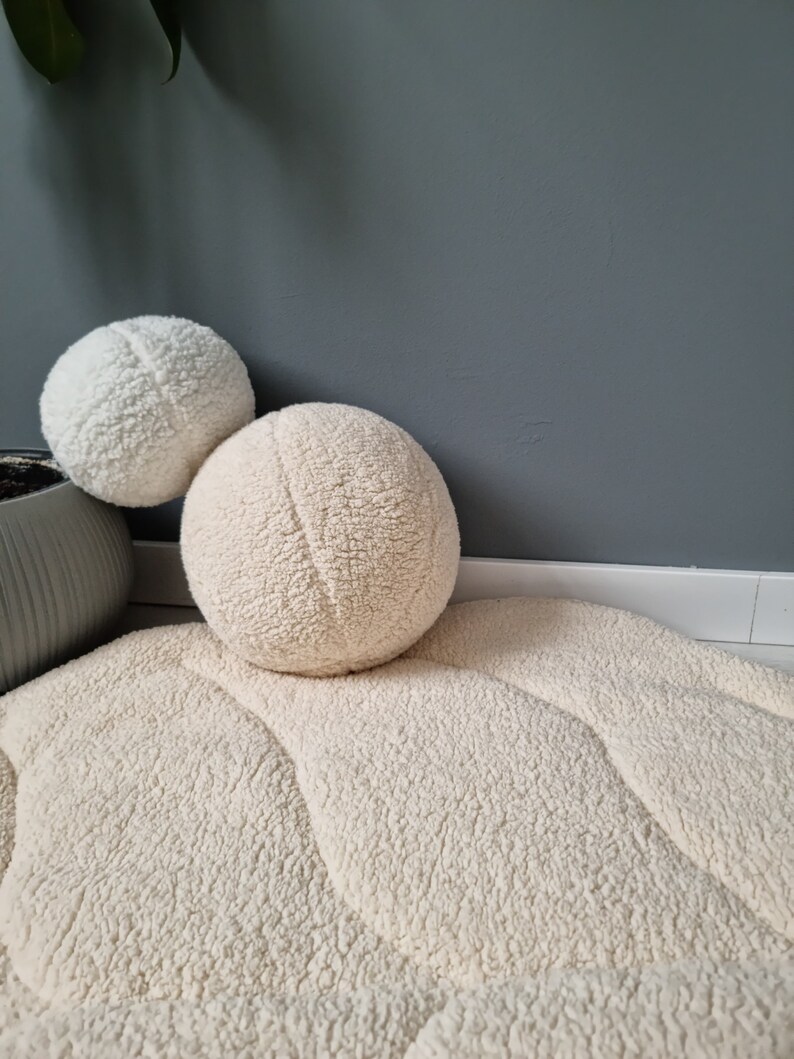 Boucle Round Pillow White Decorative Pillow Throw Ball - Etsy