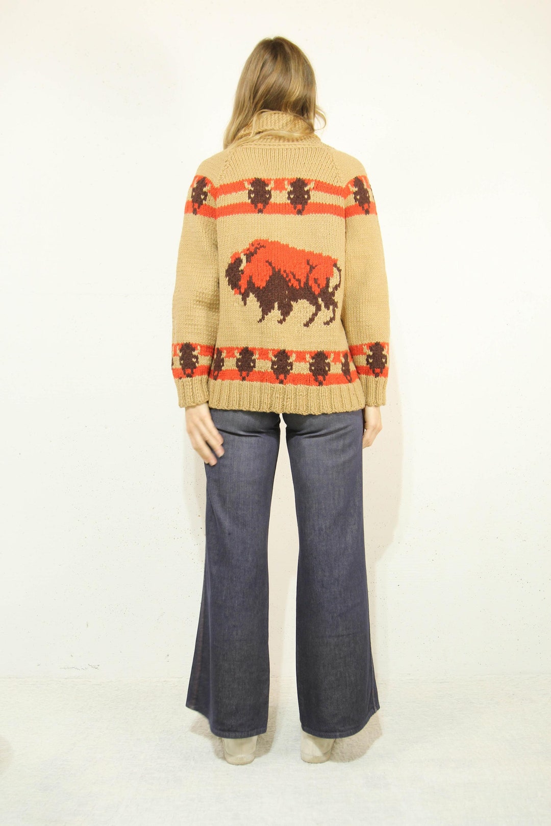 Sm-m 1960s Beige & Orange Bison Pattern Mary Maxim Chunky Knit Sweater ...