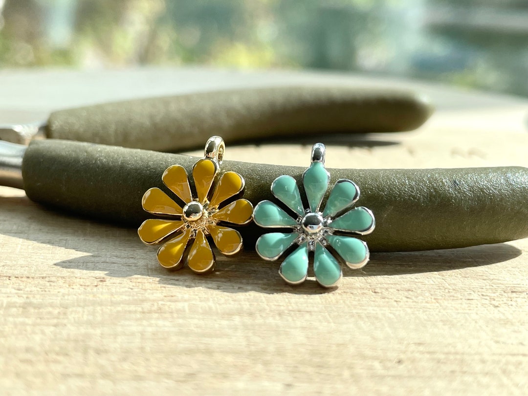 Daisy Flower Charm, Blue / Yellow Enamel, Gold / Silver Plated, Blue ...