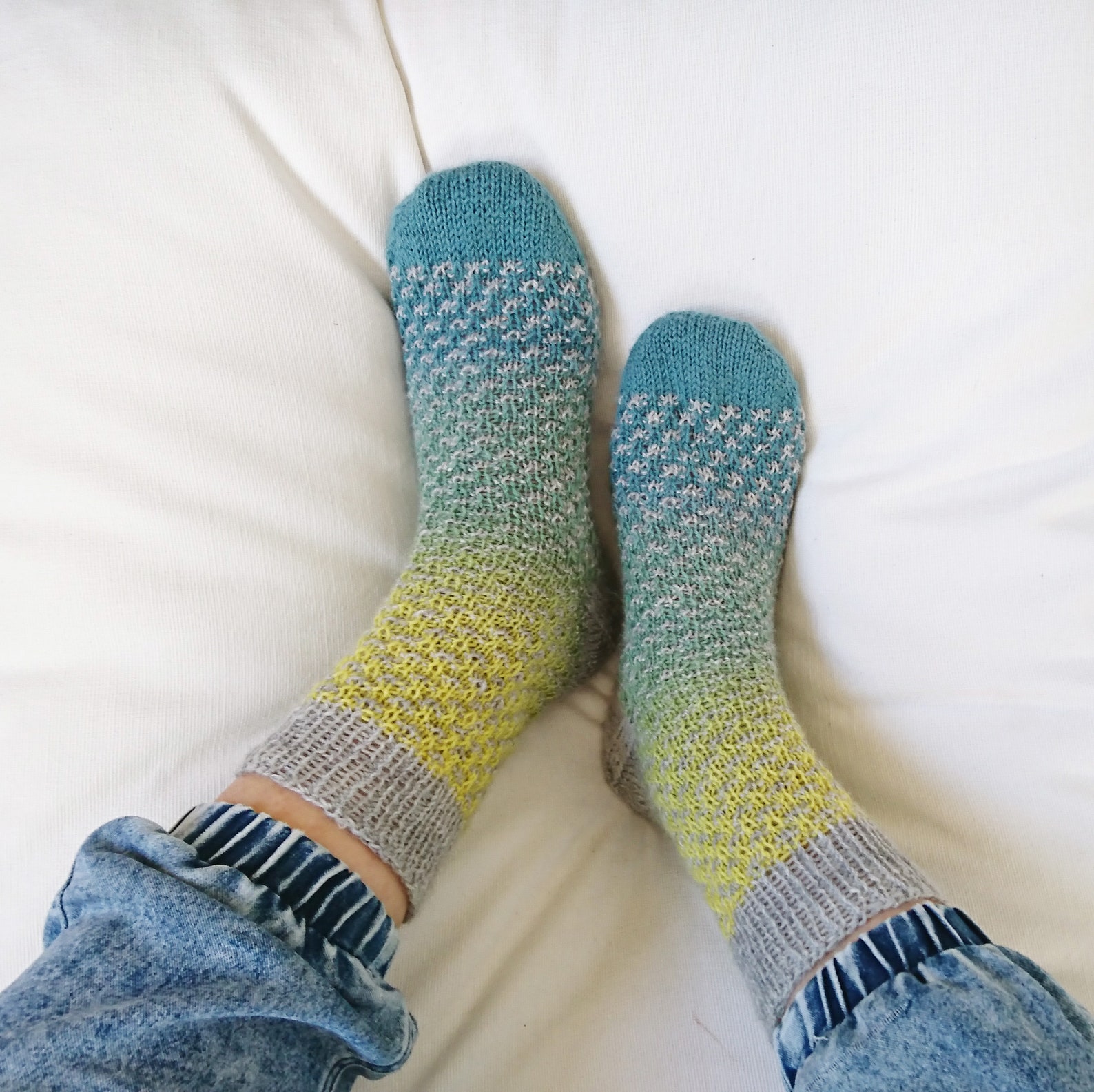 Easy Socks Knitting Pattern - LIZARD Socks - Fingering/4ply Sock Yarn ...