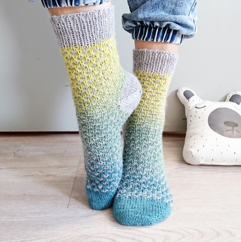 Easy Socks Knitting Pattern - LIZARD Socks - Fingering/4ply Sock Yarn ...