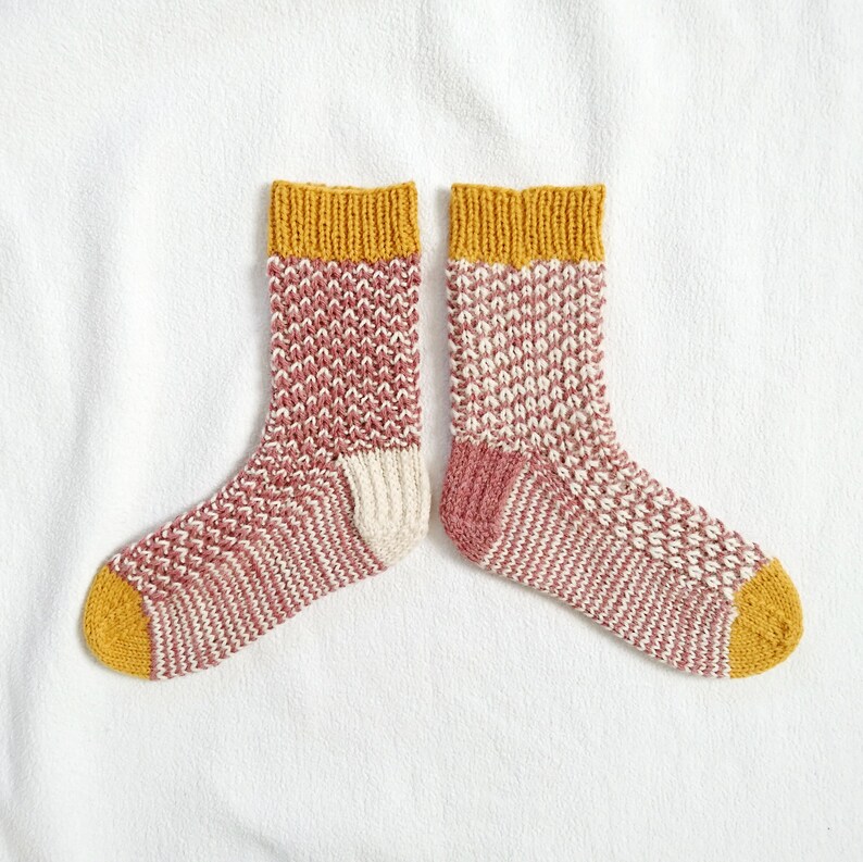 Fun and Easy Socks Knitting Pattern POP 'N' BOP Socks Dk/worsted/8ply ...
