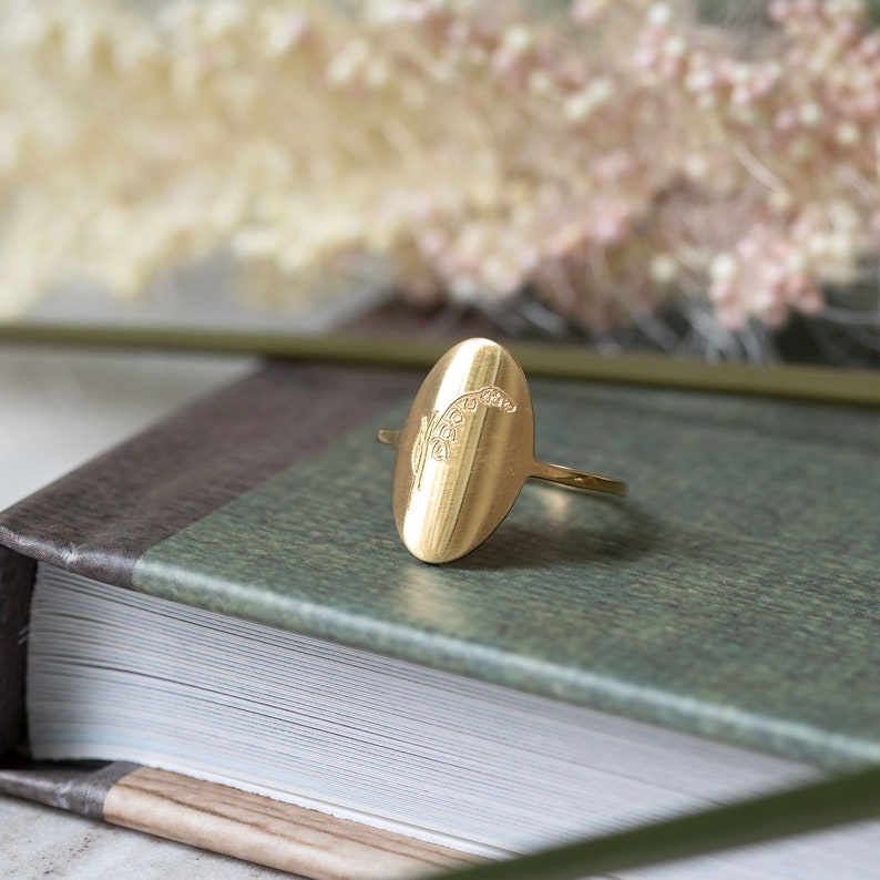 Custom Birth Flower Ring • Engraved Floral Signet Ring in Gold or ...