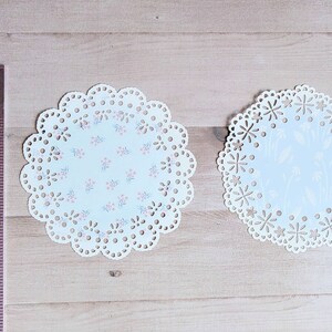 Round Paper Doilies With Floral Print in Light Blue and White Colors 10 ...
