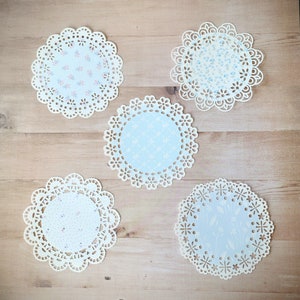 Round Paper Doilies With Floral Print in Light Blue and White Colors 10 ...