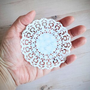Round Paper Doilies With Floral Print in Light Blue and White Colors 10 ...