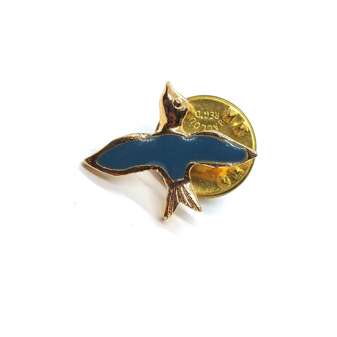 Flying Bluebird in Flight Lapel Pin Wildlife Nature Jewelry Vintage ...