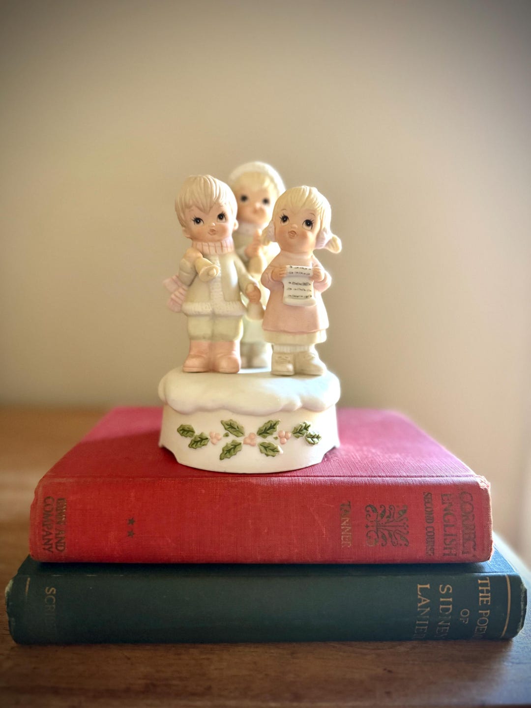 Lefton 10176 Christmas Music Box, Carolers, "o Come Let Us Adore Him ...