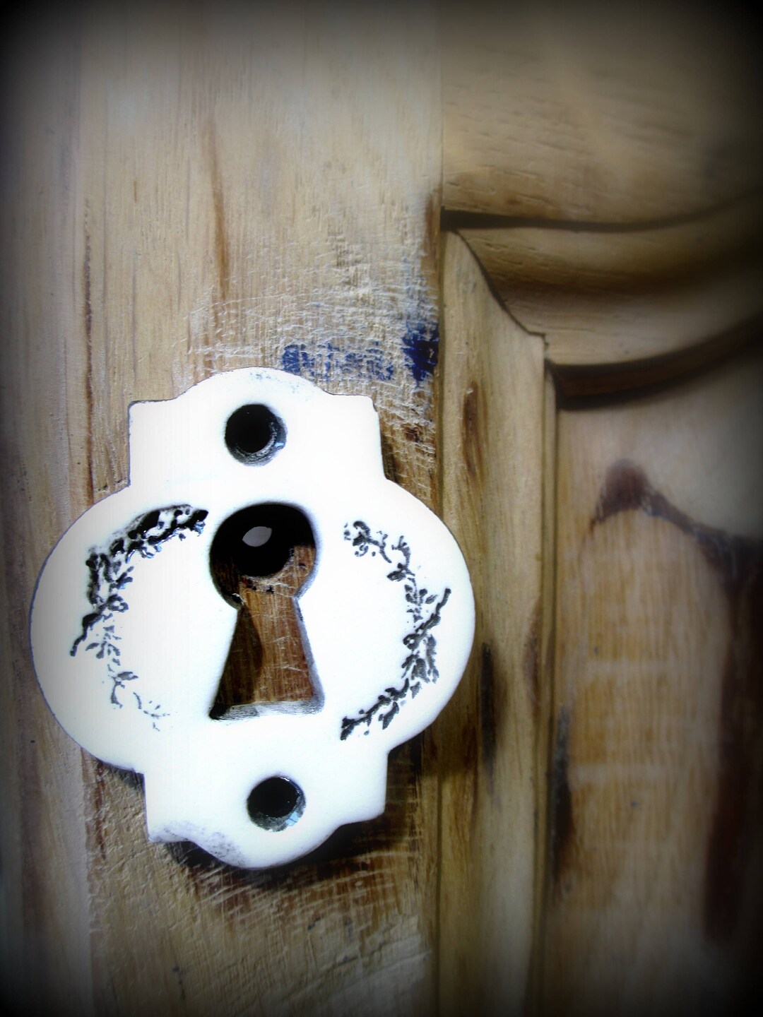 Enameled Keyhole Medallion Shaped Plaque: Round Shape - Etsy