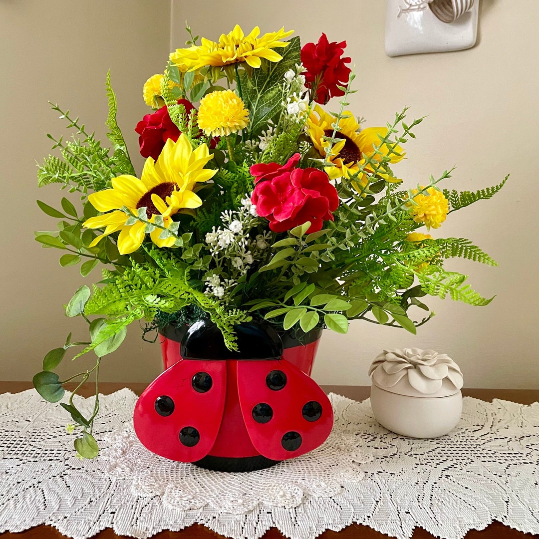 Sunflowers and Geraniums in Ladybug Planter, Ladybug Wall Planter ...