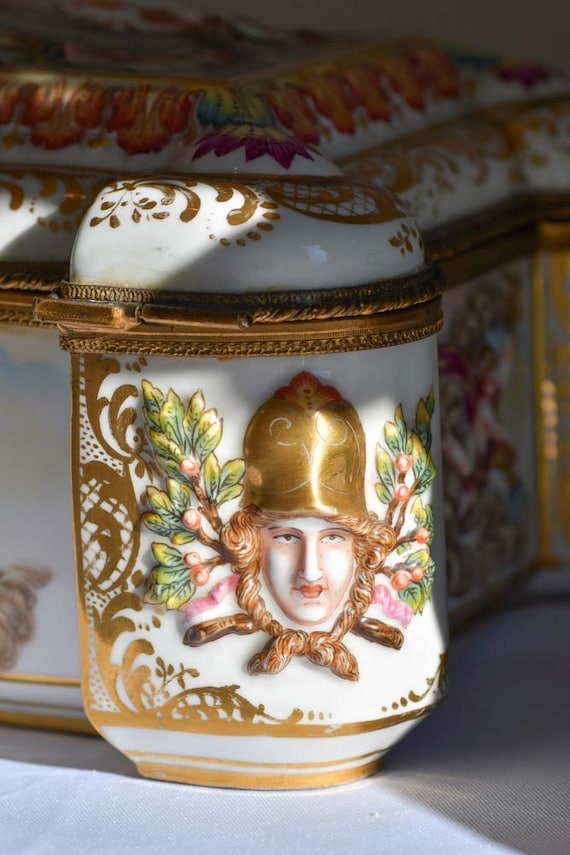 Italian Capodimonte Ornate Porcelain Box - Gem