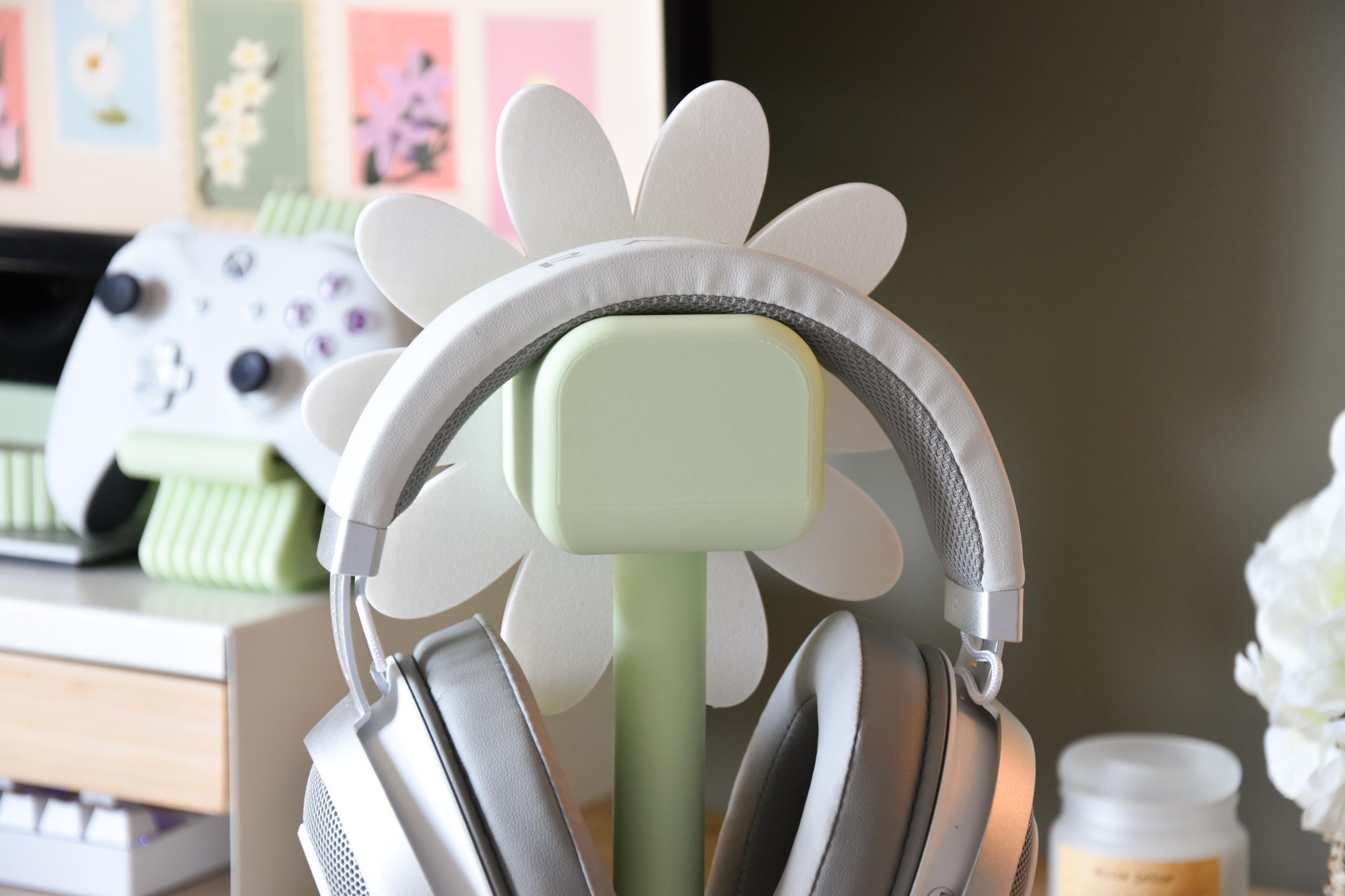 Daisy Headphone Stand- Pastel Cozy Gaming Desk Accessories Flower ...