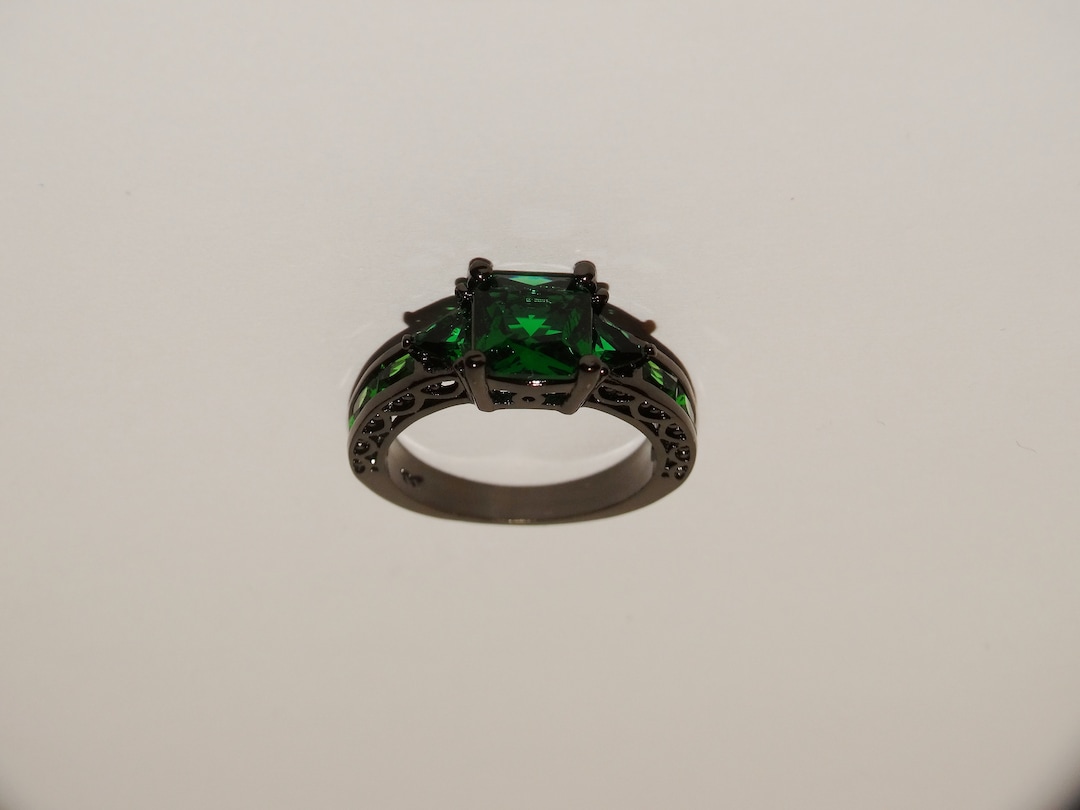 10k Stamped Black Oxidized Gold Size 7 W/green Glass Stone Ring. - Etsy