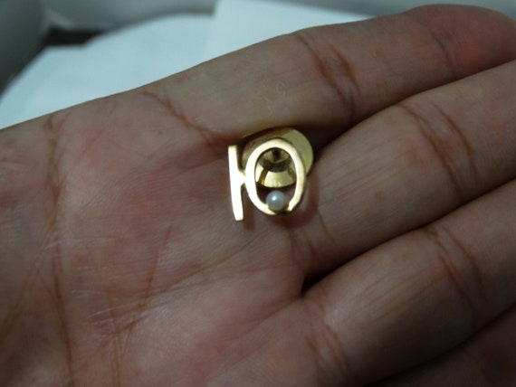 14k Yellow Gold Number 10 With Pearl Pin. - Gem