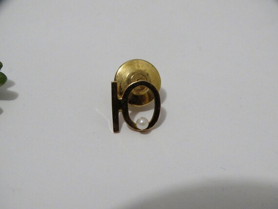 14k Yellow Gold Number 10 With Pearl Pin. - Gem