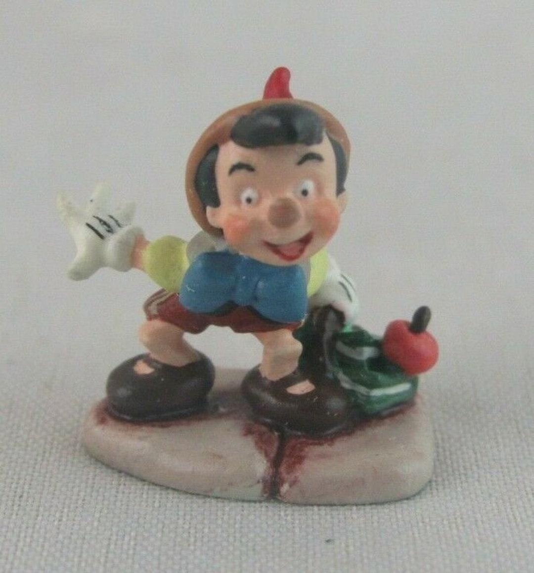 Tiny Walt Disney Classics Collection Enchanted Places Disney's Pinochio ...