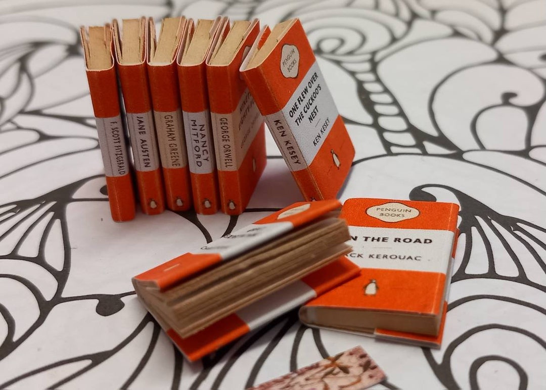 1:12 Scale Miniature Set of 8 Vintage Classics . Each Book Has Turnable ...