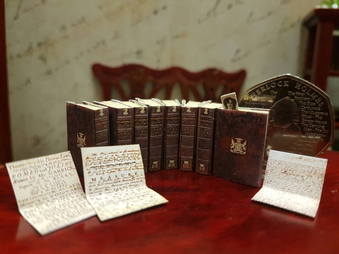 William Shakespeare Replica Set of 8 Dolls House Miniature - Etsy UK