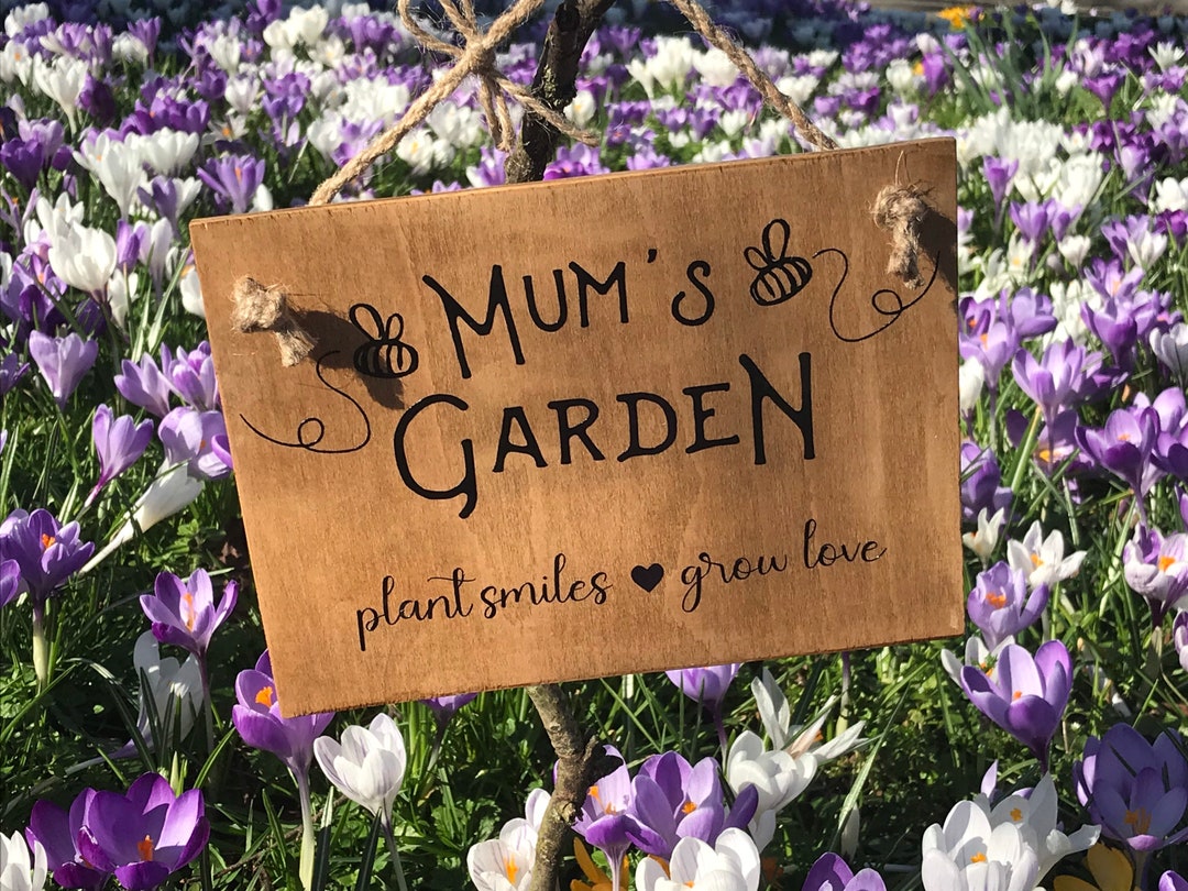 Mum's Garden Sign, Mums Garden Plaque, Personalised Sign for the Garden ...