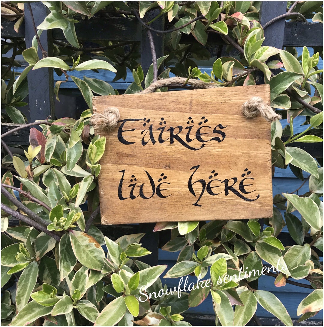 Fairy Garden Sign, Fairy Garden Decor, Fairies Live Here Sign, Rustic ...