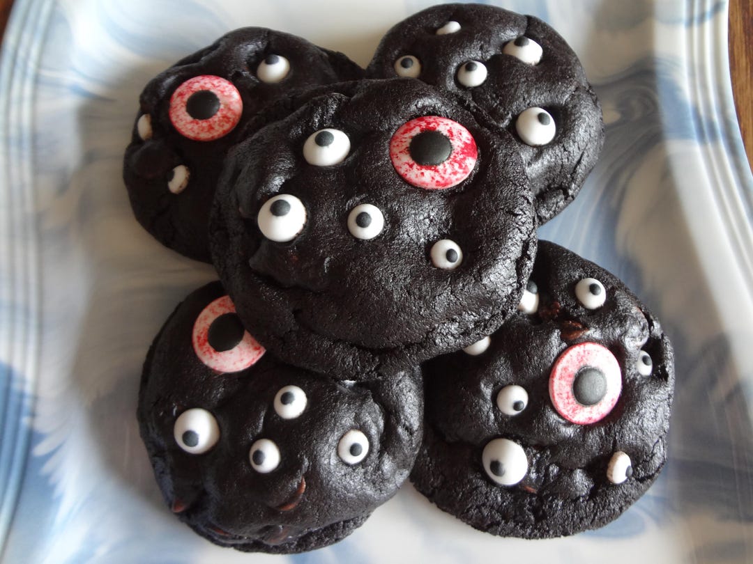Scary Homemade Chocolate Chip Eyeball Cookies (18 Cookies) - Etsy
